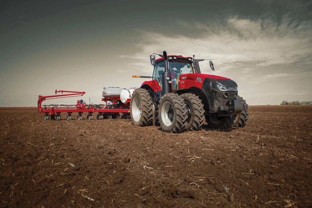 Magnum 385 HP Wheeled & Tracked Tractor | Case IH