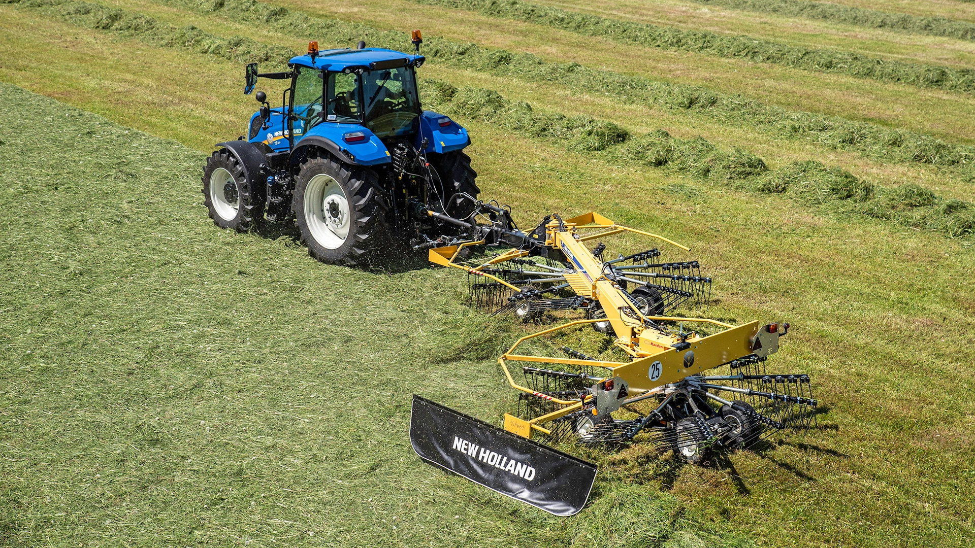 Two Side Mounted Rakes | ProRotor™ L | New Holland UK