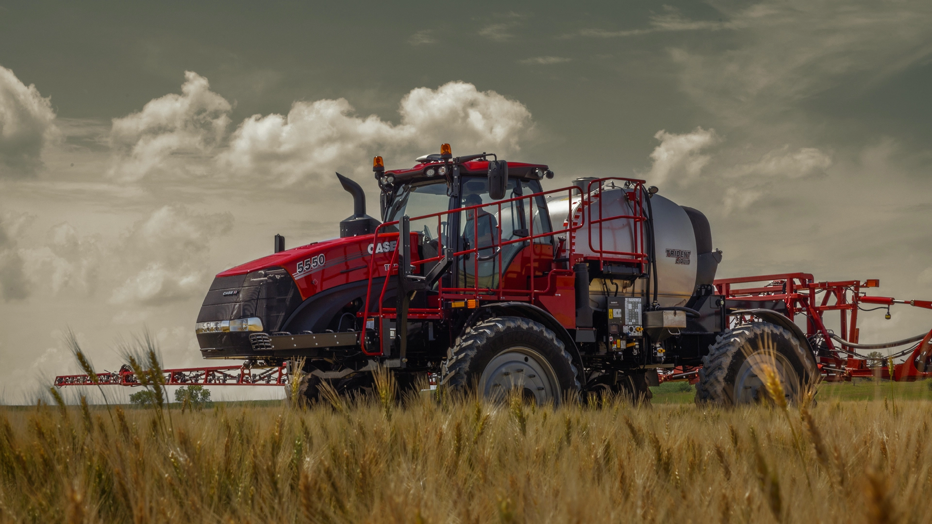 Trident Combination Applicator: Sprayer & Spreaders | Case IH