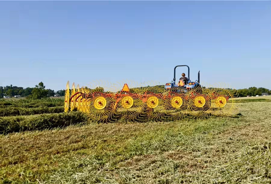 New Holland Hay ＆ Forage ProCart™ Deluxe Carted Wheel Rakes Overview ...