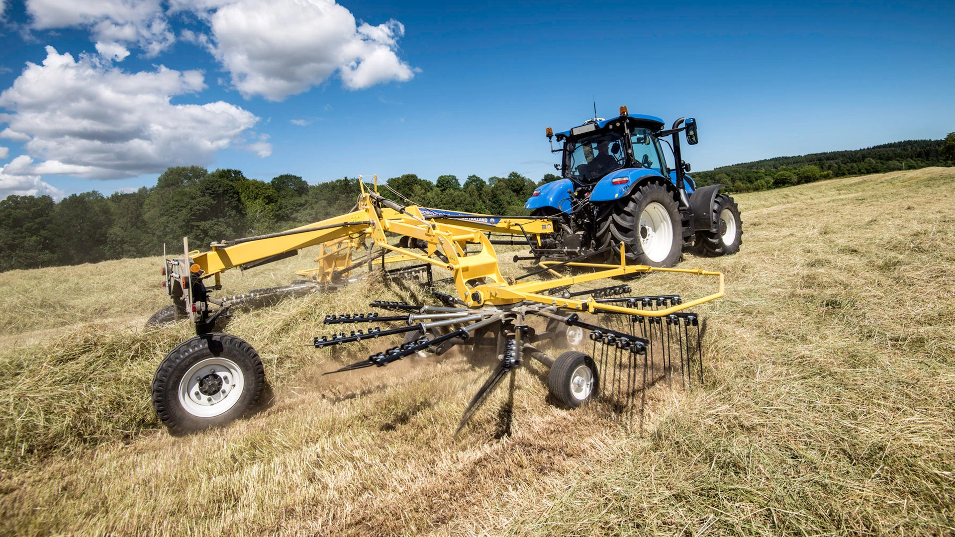 Prorotor™ C Rakes for Central Crop Delivery | New Holland