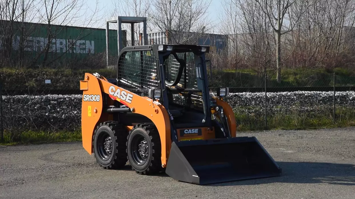 Skid Steer Loaders SR130B | CASE CIS