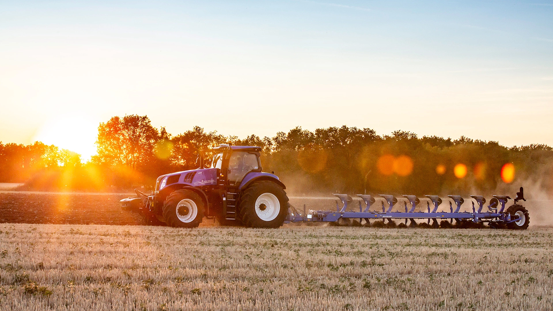 T8 Genesis: Over 400Hp Tractors | New Holland UK