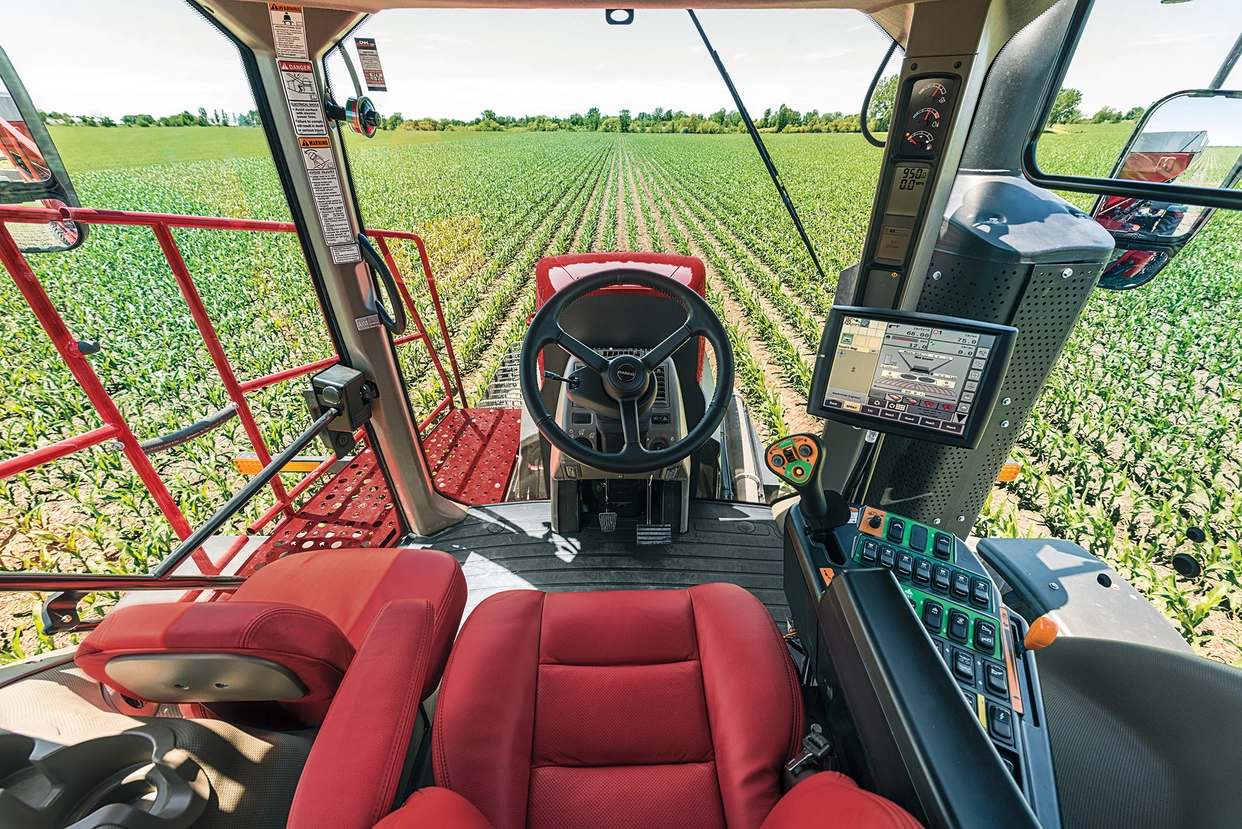 Trident Combination Applicator: Sprayer & Spreaders | Case IH