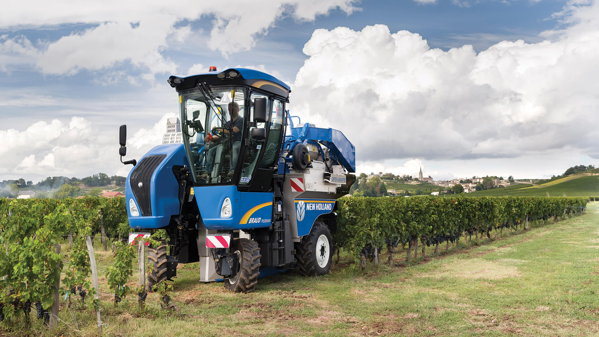Braud Compact Grape Harvester - Wine Harvester | New Holland