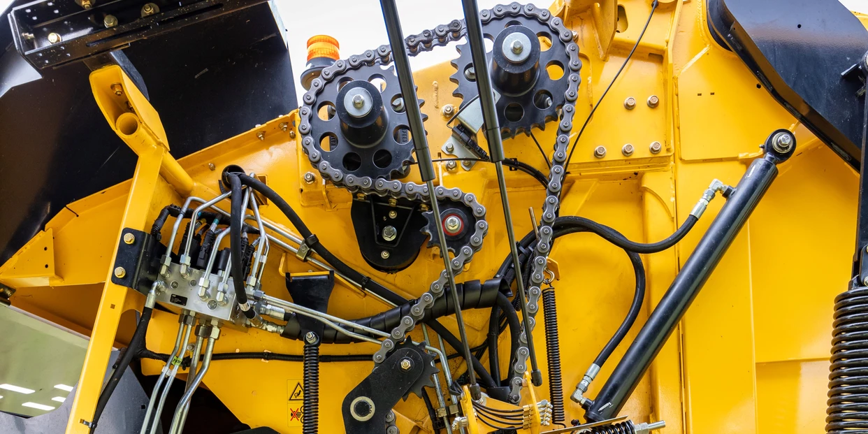 New Holland Balers PRO-BELT™ ROUND BALER Overview | New Holland | New ...