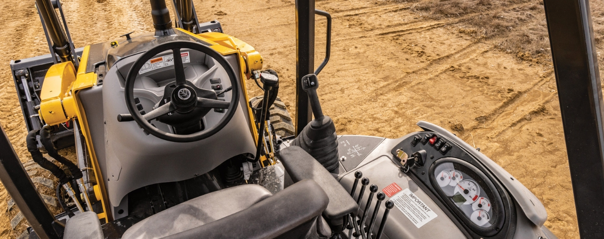 Tractor Loaders | New Holland Construction