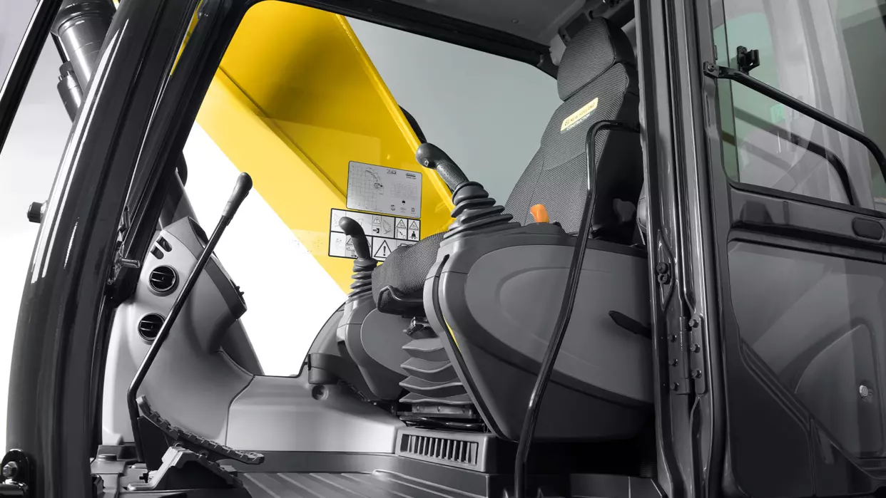 Crawler Excavators | New Holland Construction | New Holland