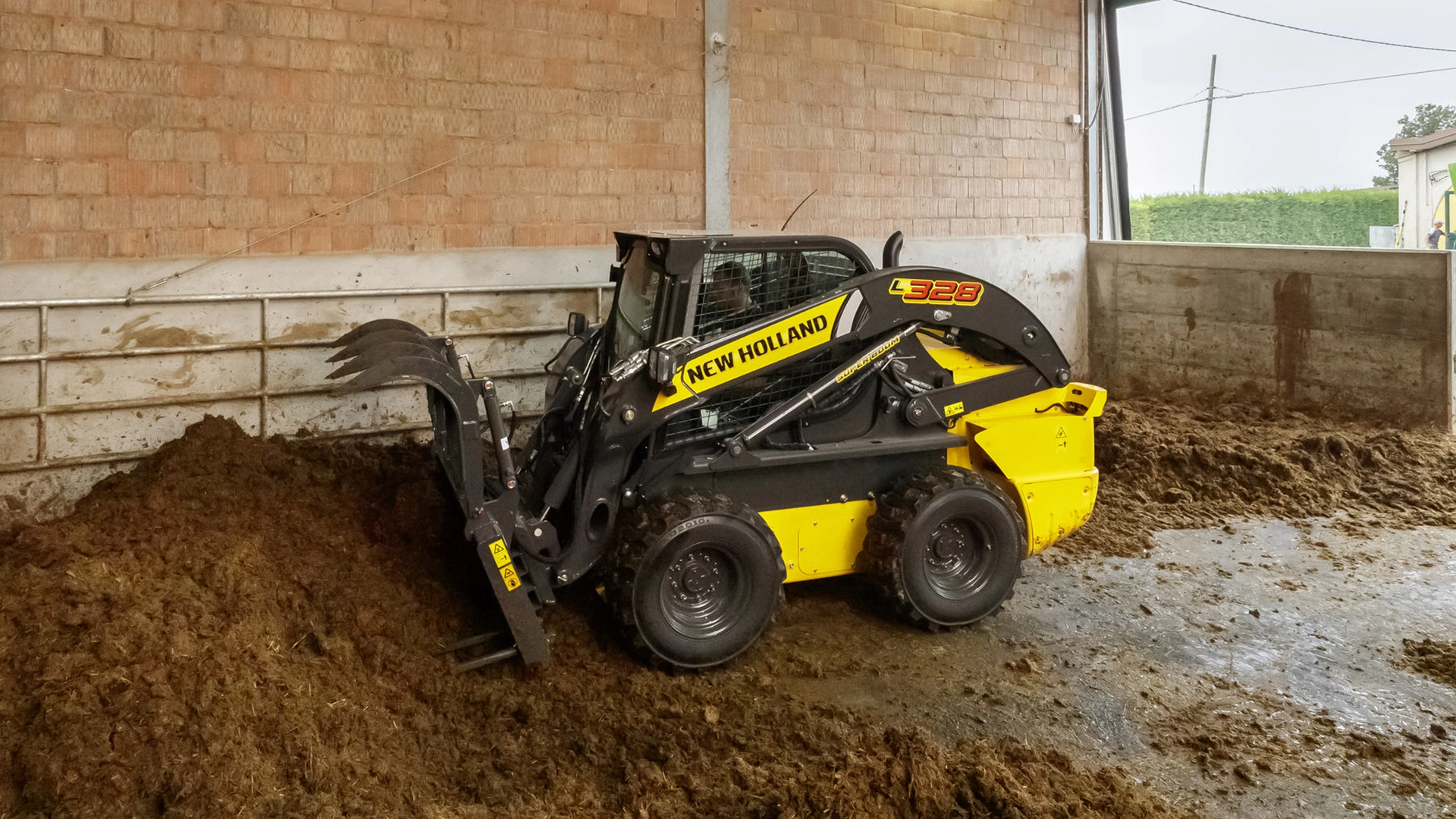 Skid Steer and Compact Track Loaders | New Holland UK