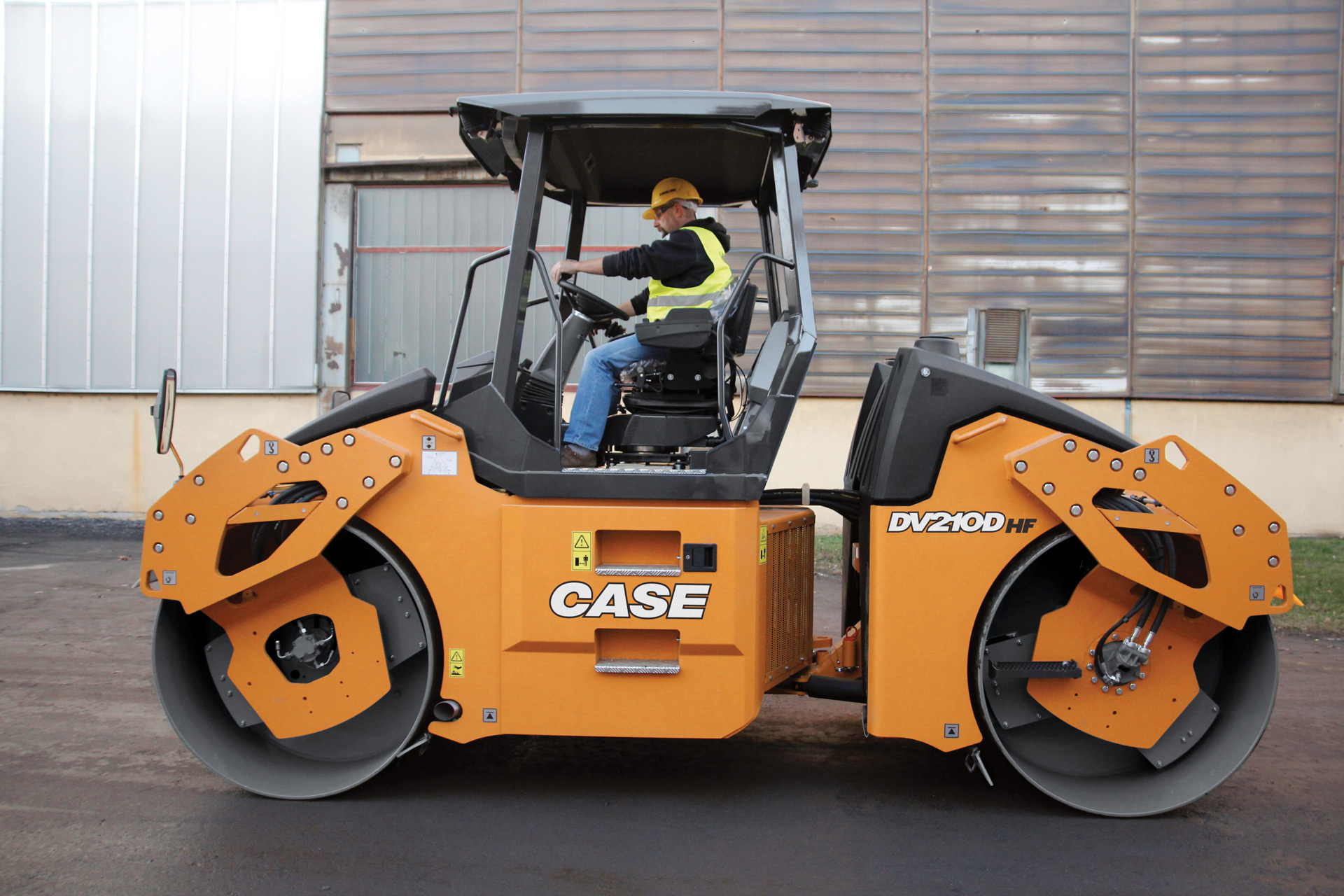 CASE Asphalt Compactors | Double Drum Rollers | CASE Construction Equipment