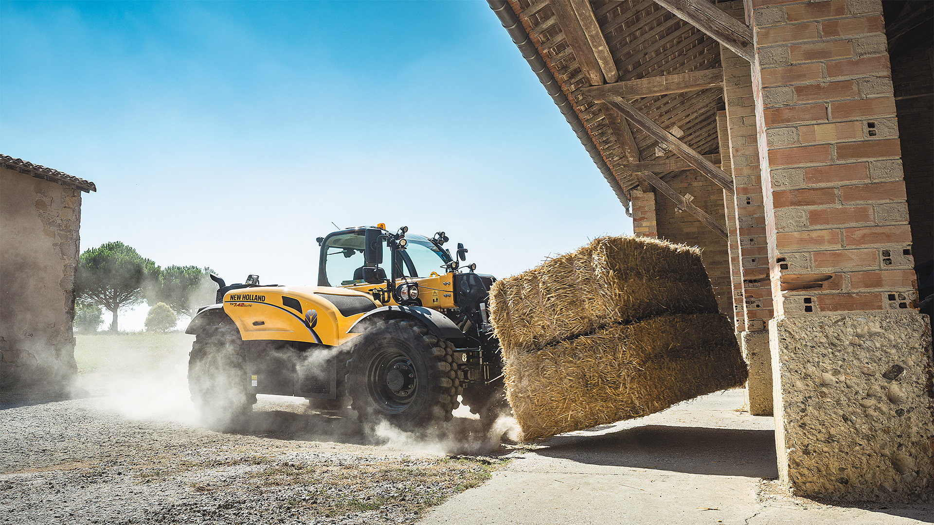 New Holland telehandler attachment selfllevelling innovation wins EIMA ...