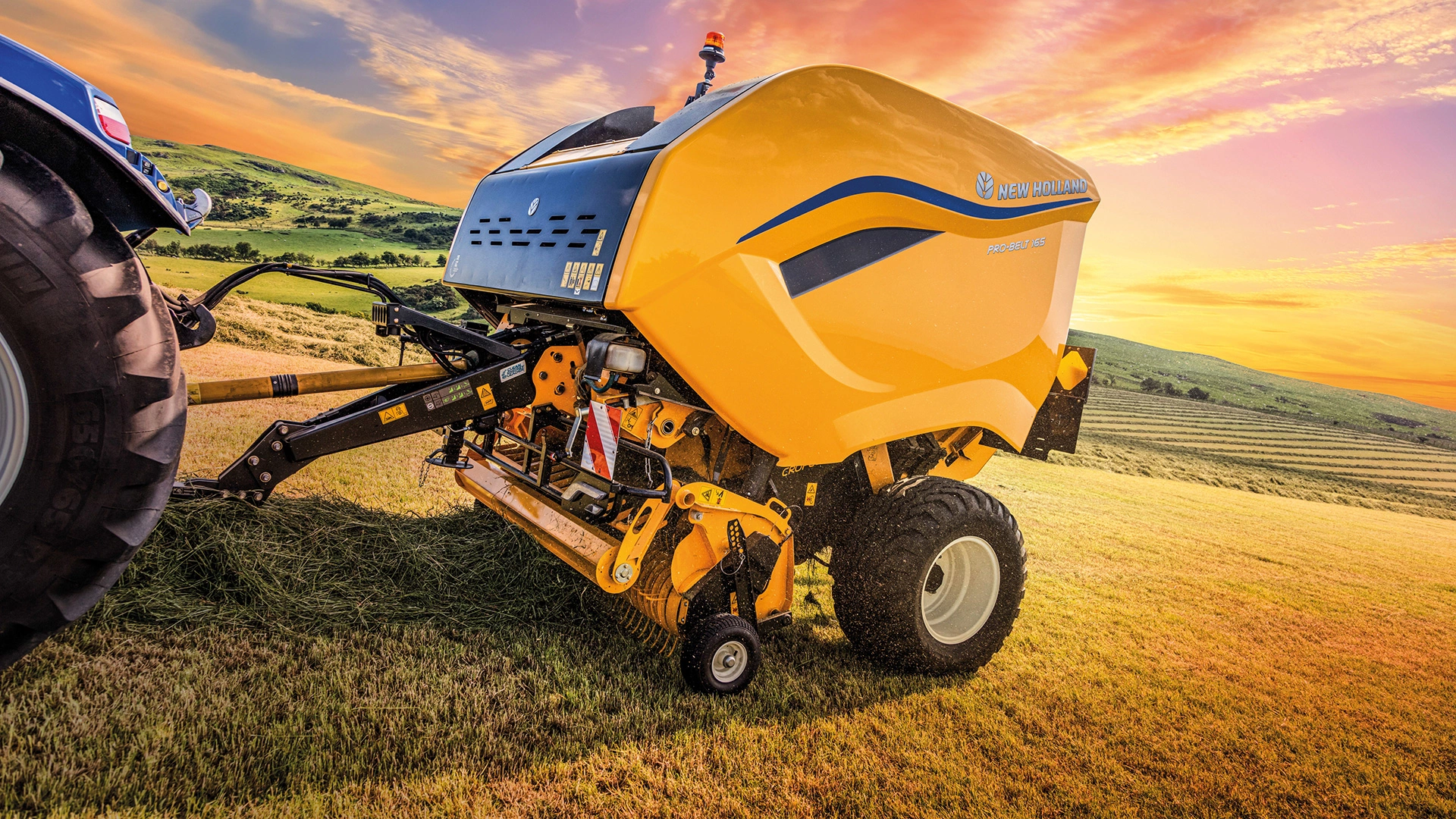 Pro-Belt™ Premium Round Baler | New Holland