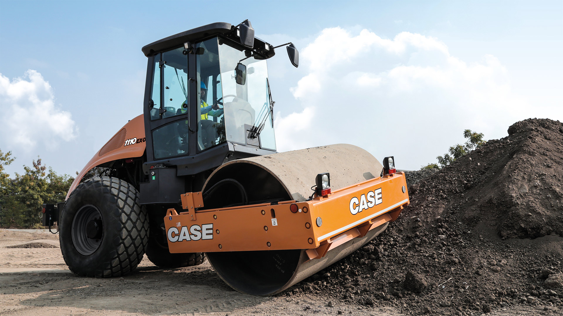 CASE Launches Powerful and Reliable 1110EX Vibratory Soil Compactor | CASE CIS