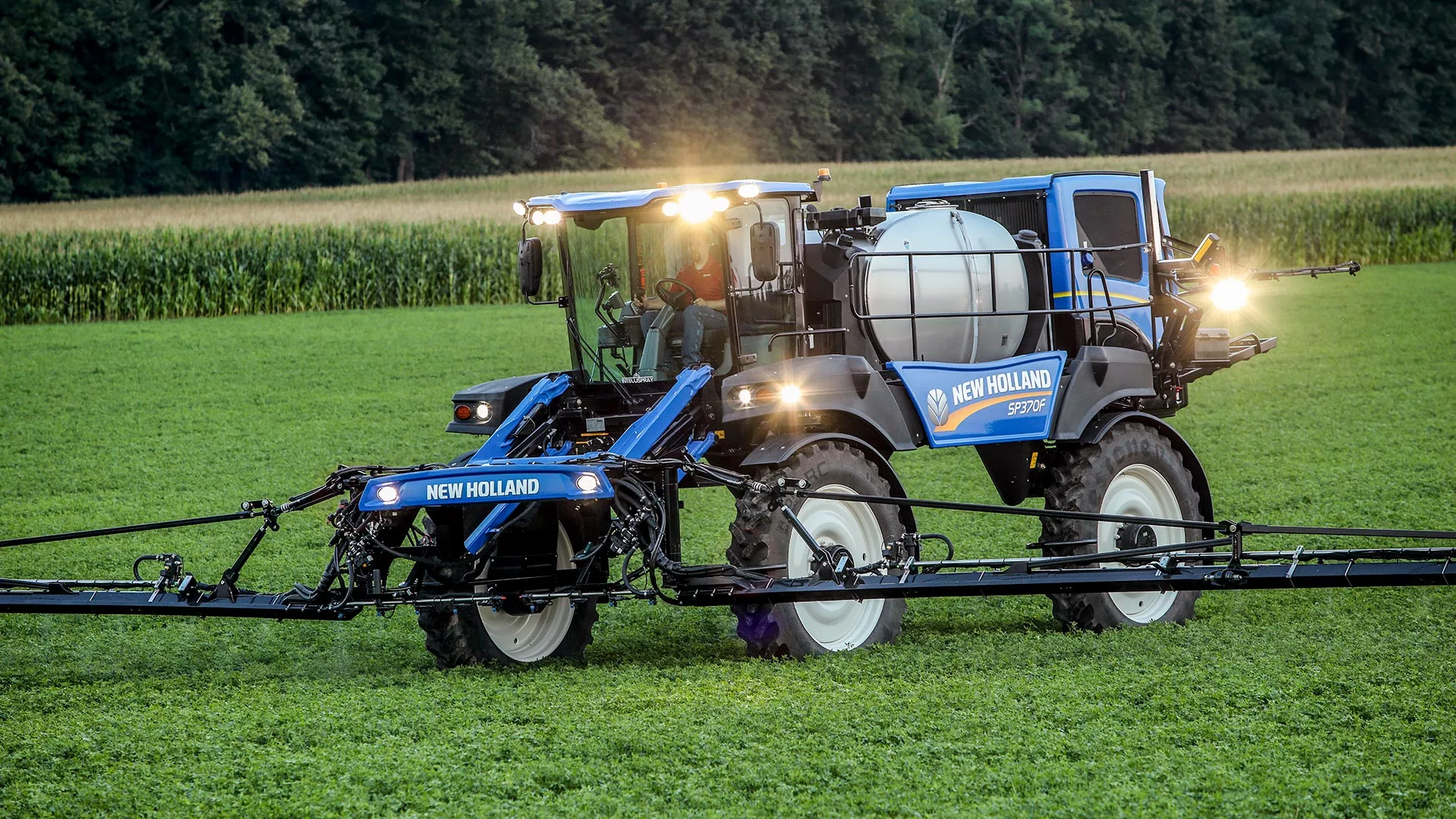 Front Boom Sprayer Guardian™ - Crop Sprayers | New Holland