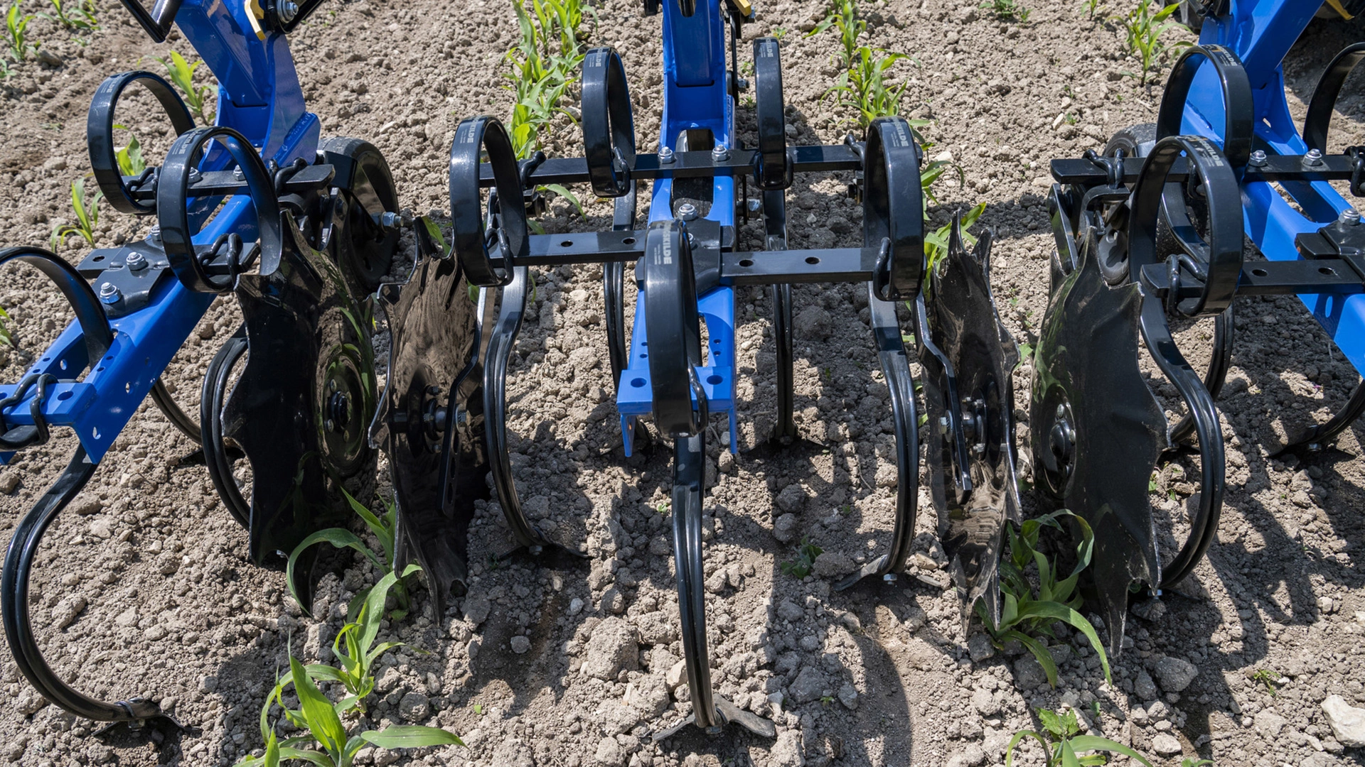SRC & SRC Smartsteer™ Inter-Row Cultivators | New Holland UK