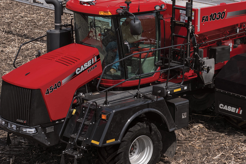 Titan Series Floaters | Fertilizer Sprayer | Case IH