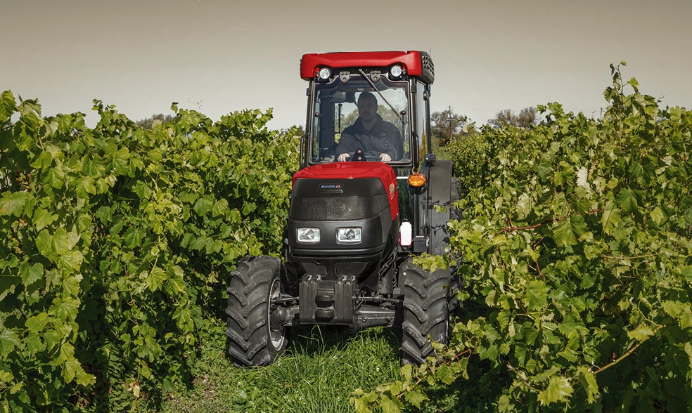 Narrow Tractor: Farmall 80N | Case IH