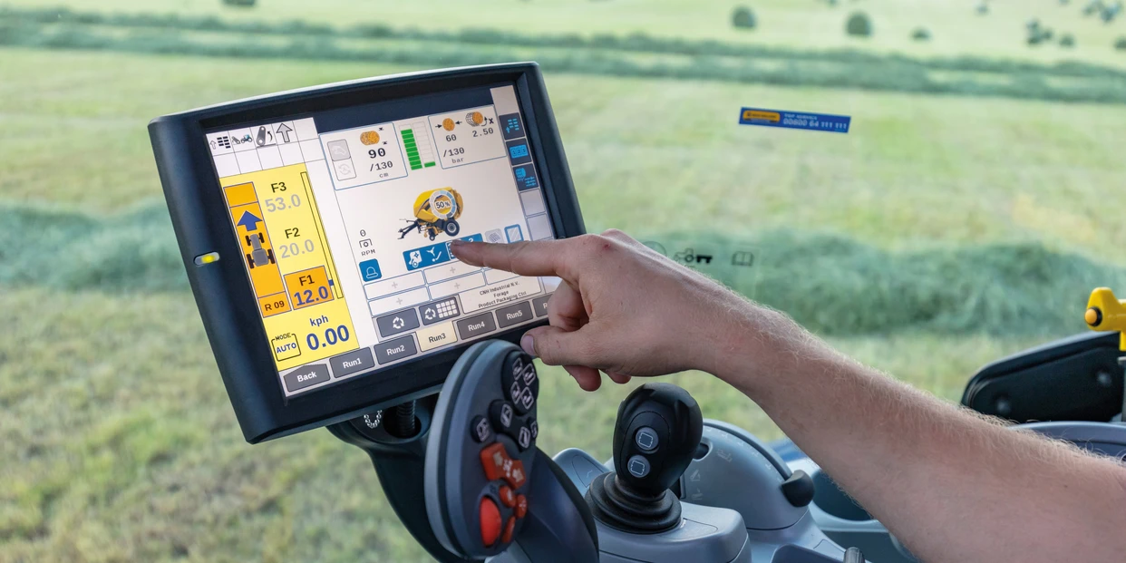 New Holland Balers PRO-BELT™ ROUND BALER Overview | New Holland | New ...
