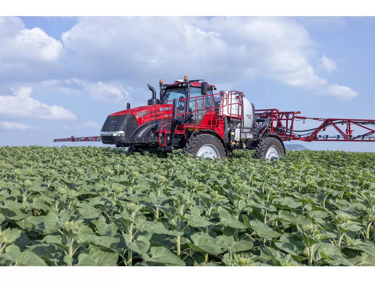 Trident Combination Applicator: Sprayer & Spreaders | Case IH