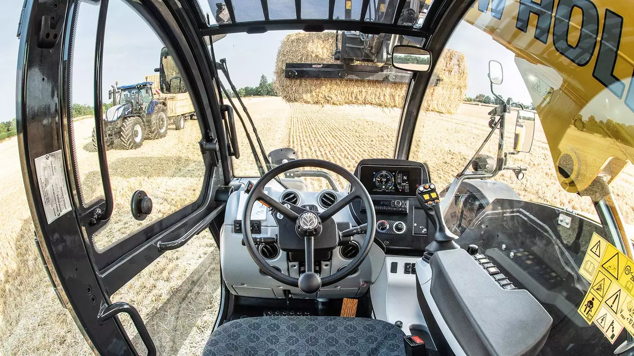 High-Quality TH Telehandlers to Upgrade Farming | New Holland UK