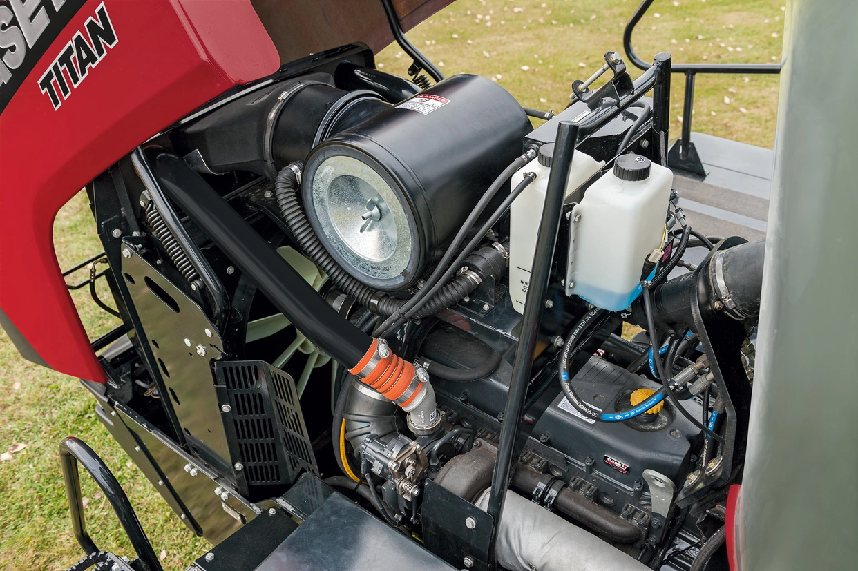 Titan Series Floaters | Fertilizer Sprayer | Case IH