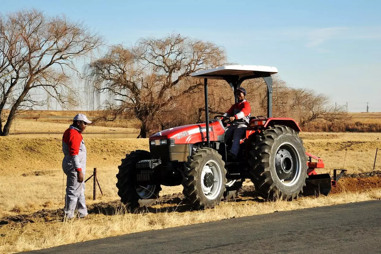 JXT Compact Series | Tractors | Case IH South Africa | Case IH
