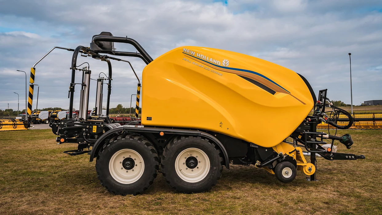 Roll Baler: Fixed Chamber Bales | New Holland UK