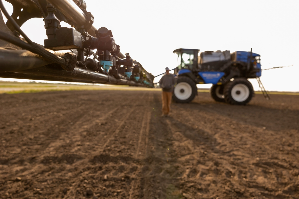 Front Boom Sprayer Guardian™ - Crop Sprayers | New Holland APAC