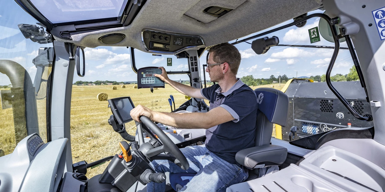 New Holland Balers ROLL-BAR™ 125 Overview | New Holland | New Holland APAC