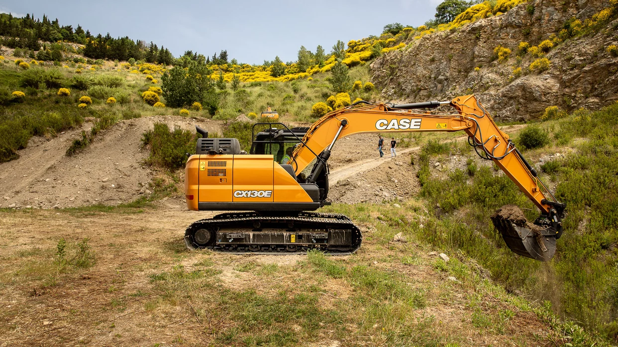 13 Ton Digger - CX130E | CASE Construction Equipment