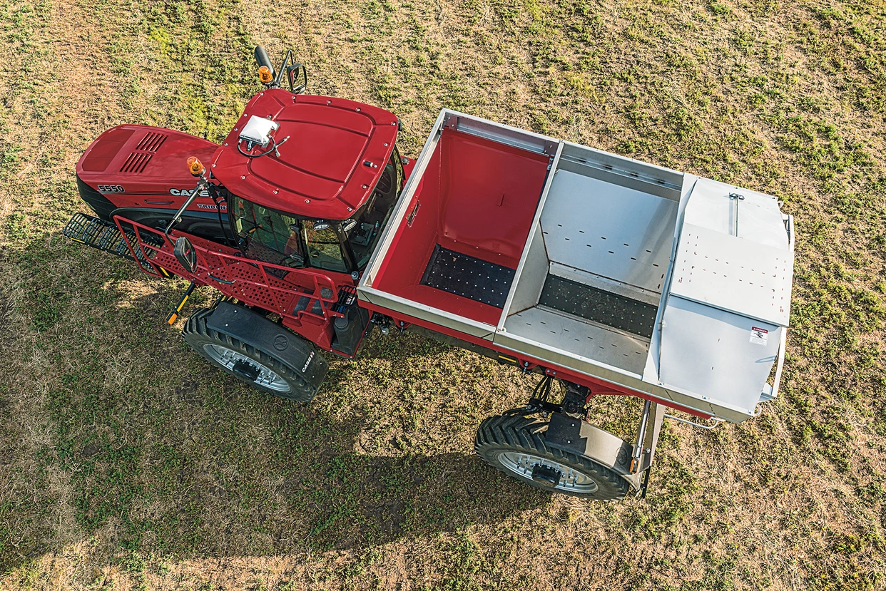 Trident Combination Applicator: Sprayer & Spreaders | Case IH