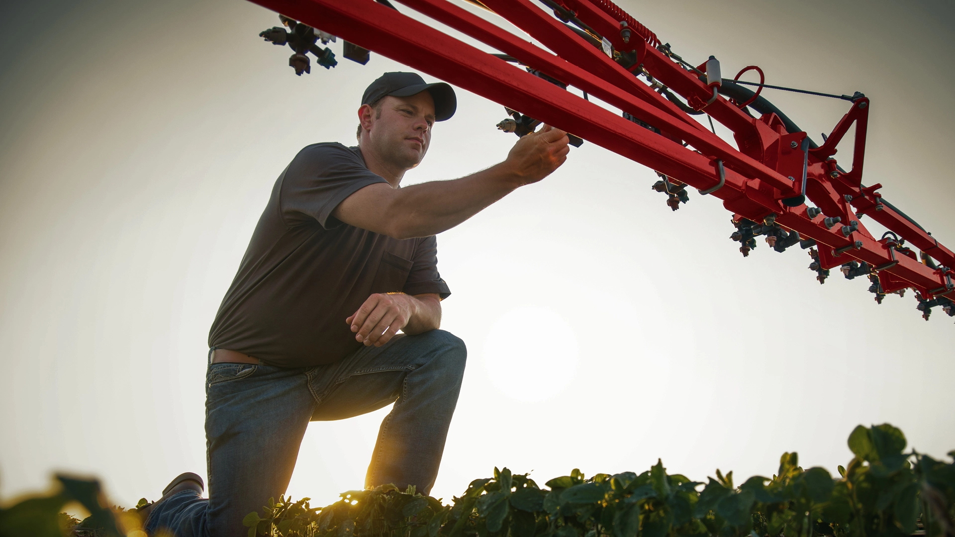 Application Equipments: Fertilizers, Sprayers, Floaters | Case IH