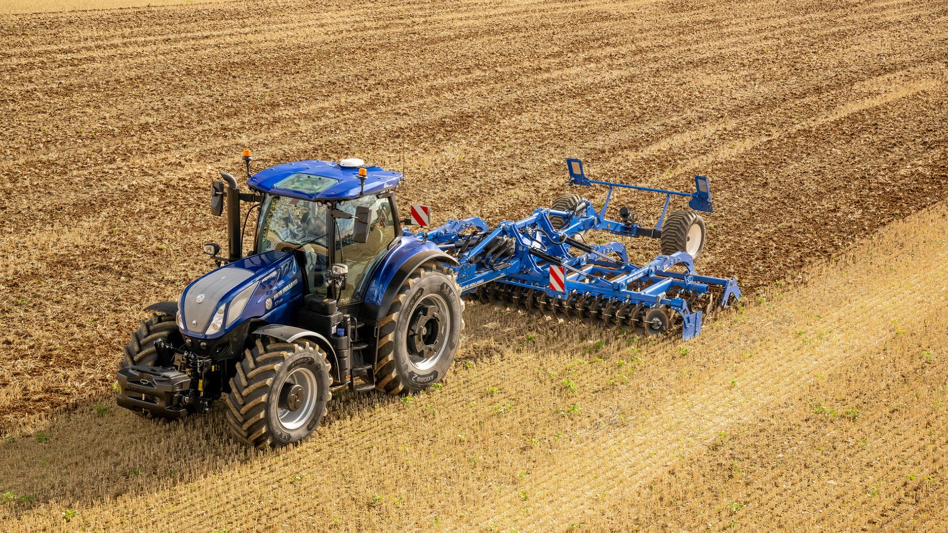 T7 LWB Tractor With PLM Intelligence | New Holland UK