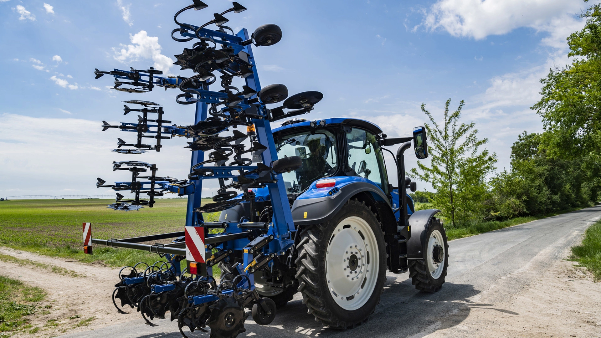 SRC & SRC Smartsteer™ Inter-Row Cultivators | New Holland UK