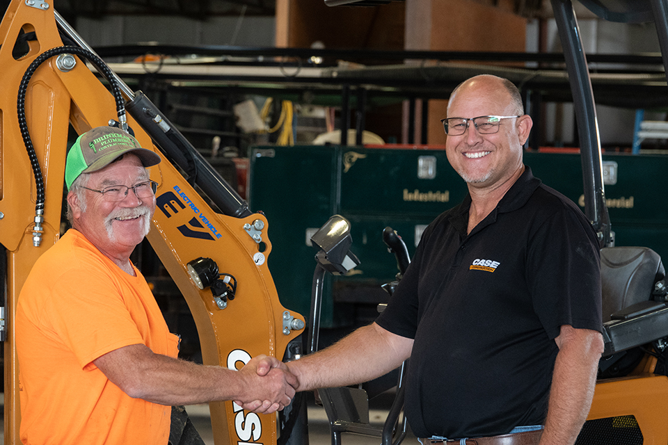 North America’s First CASE Electric Mini Excavator Quietly Gets to Work ...