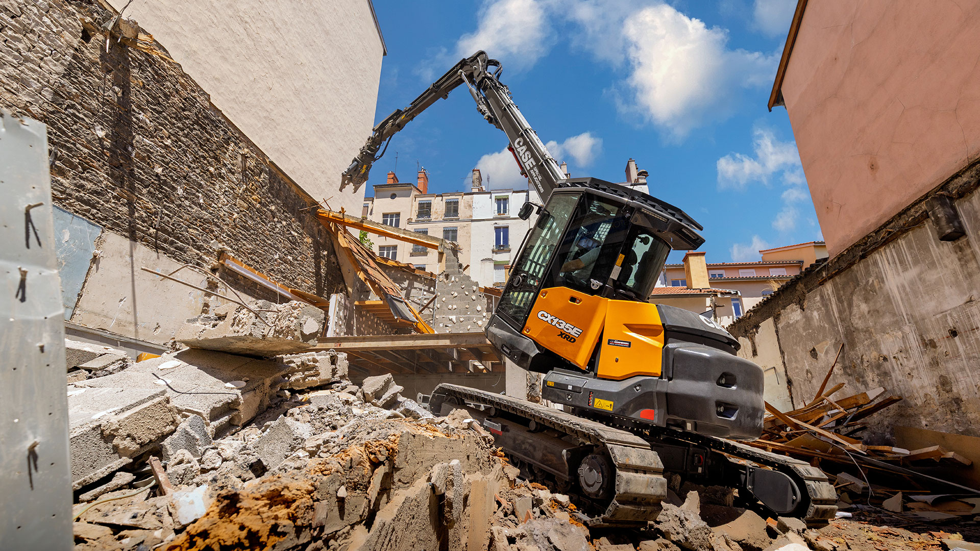 CASE Special Applications puts first ultra-compact high-reach ...