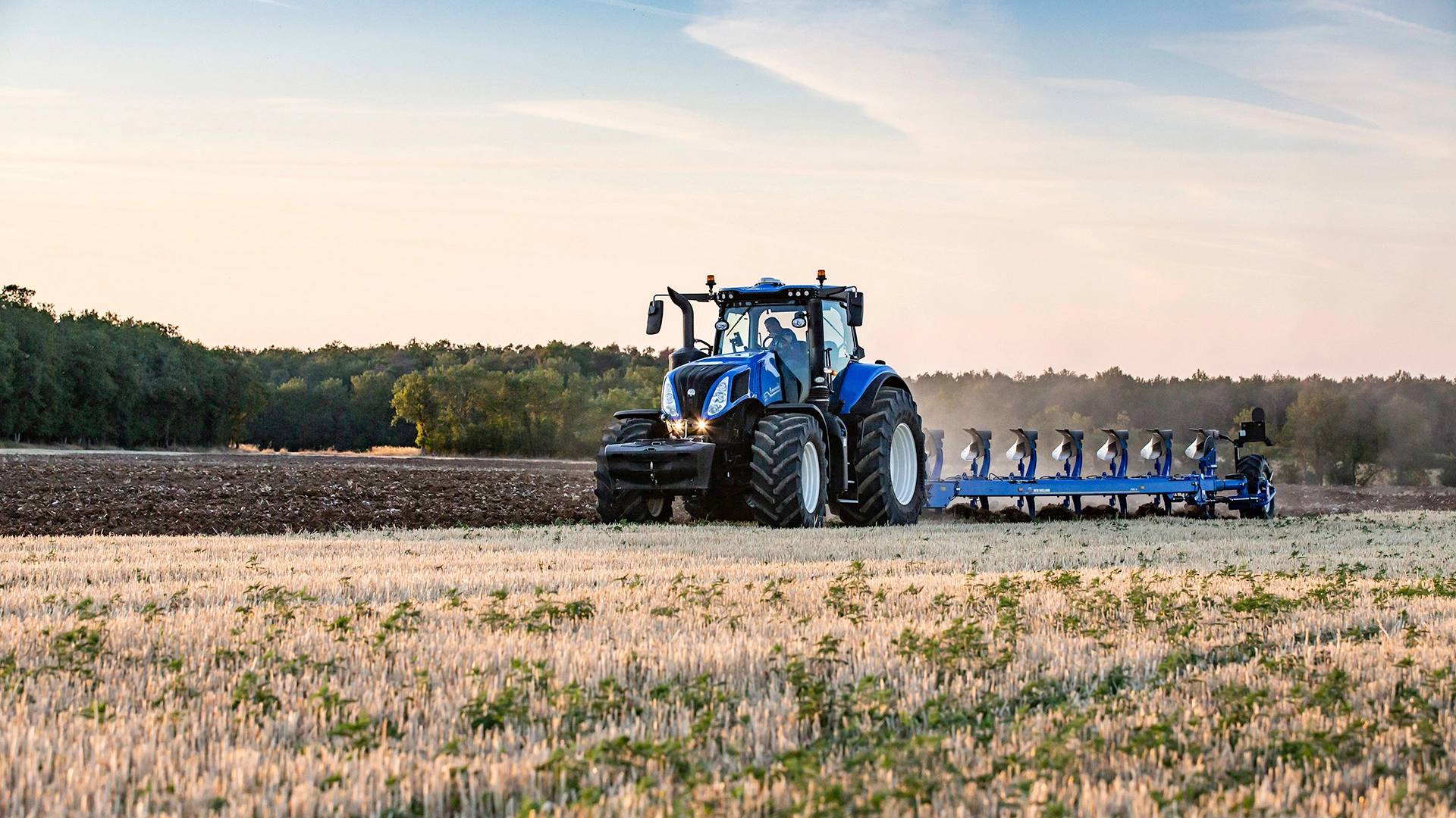 T8 Genesis: Over 400Hp Tractors | New Holland UK