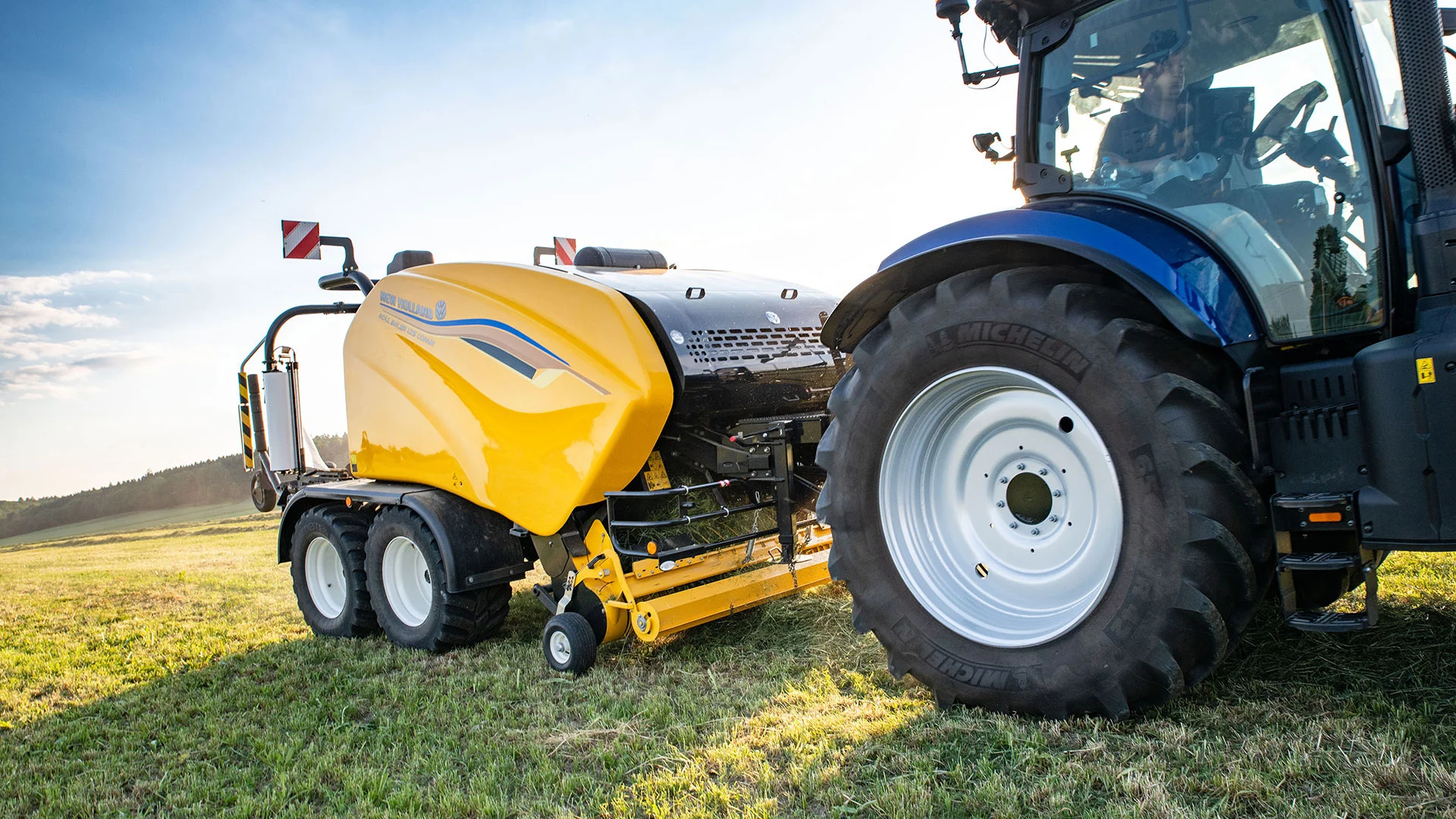 Roll Baler: Fixed Chamber Bales | New Holland UK