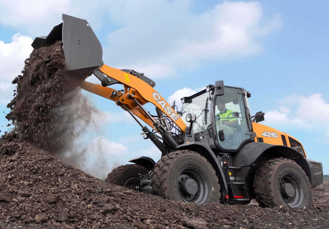 CASE 421G Compact Wheel Loader | CASE Construction Equipment