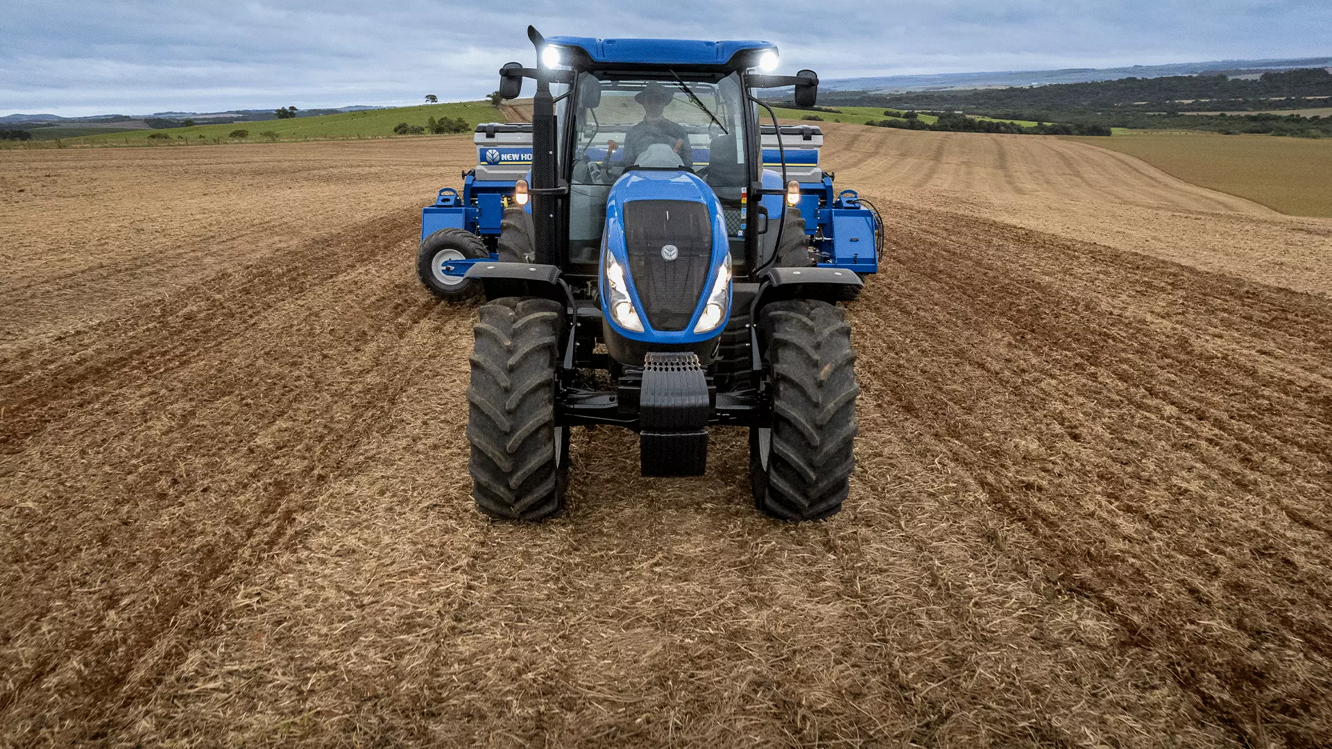 Trator T6.140 Eletro Command | Inovação e Alta Produtividade | New ...